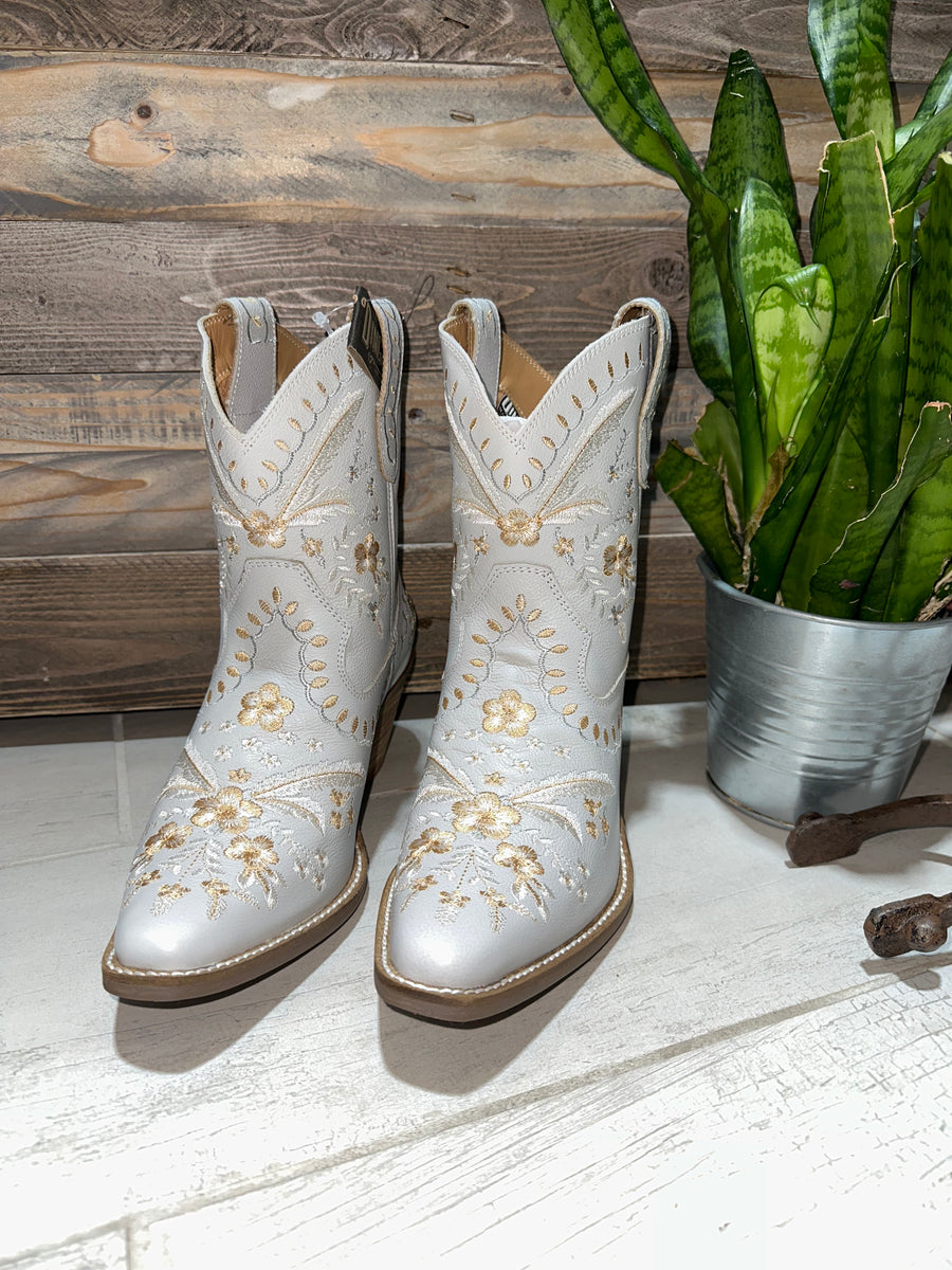 PRIMEROSE White – Roman Valley Ranch